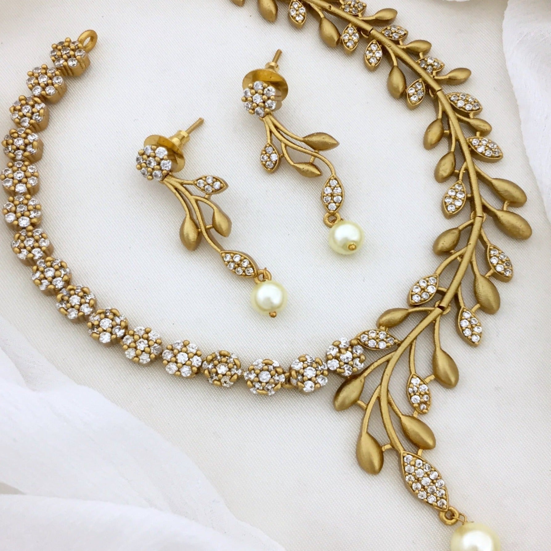 Beautiful Floral Design Choker Set – Kanyaa