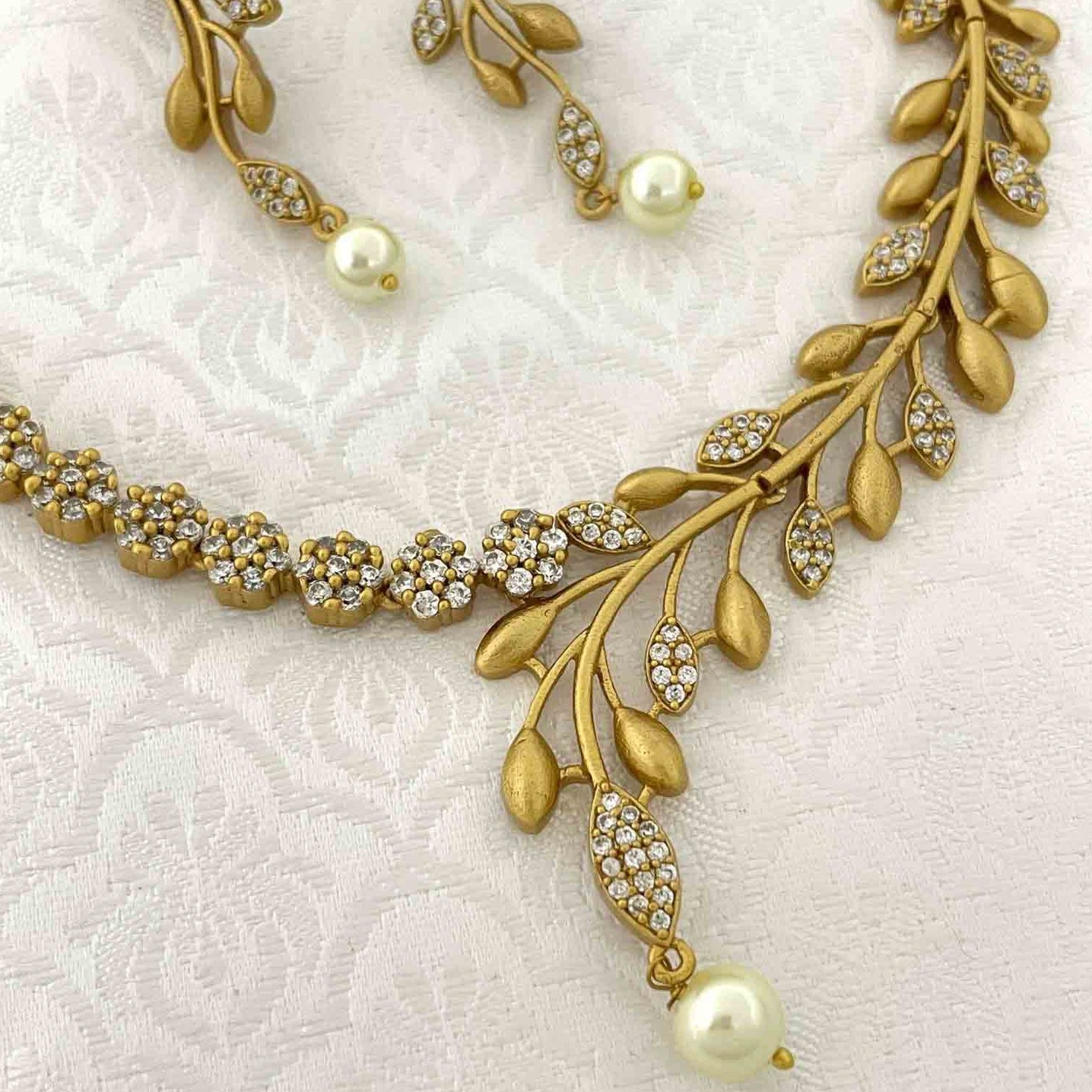 Beautiful Floral Design Choker Set – Kanyaa